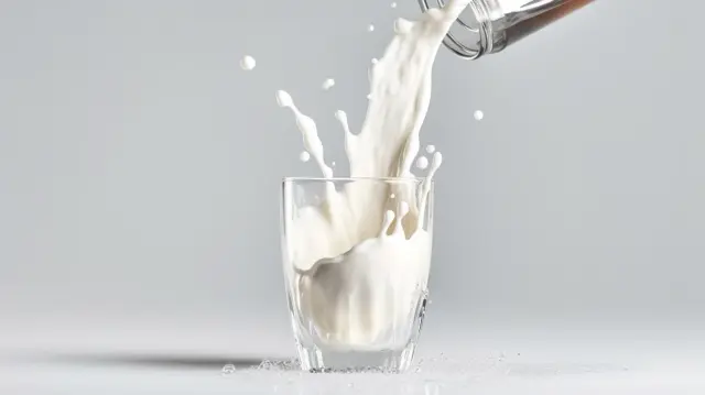 Mleko w małej szklance - Gify i obrazki na GifyAgusi.pl